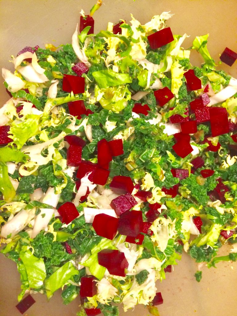 Recette : une salade de betteraves rouges avec grains de sésame et ...